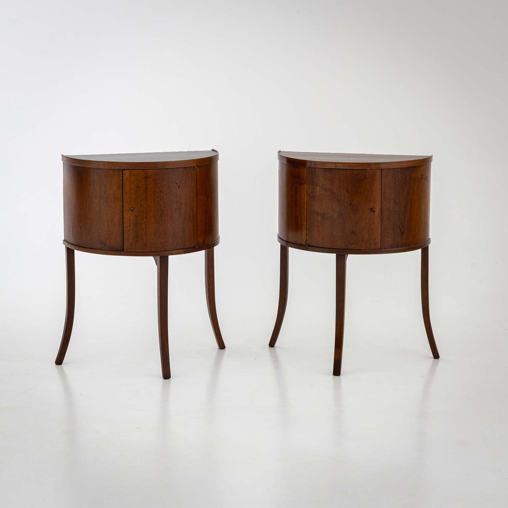 Paar Demilune-Nachttische, Italien um 1940 – Ehrl Fine Art & Antiques